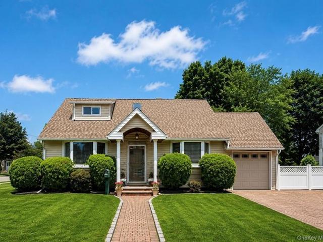 7 Ronald Ave, Hicksville, NY 11801