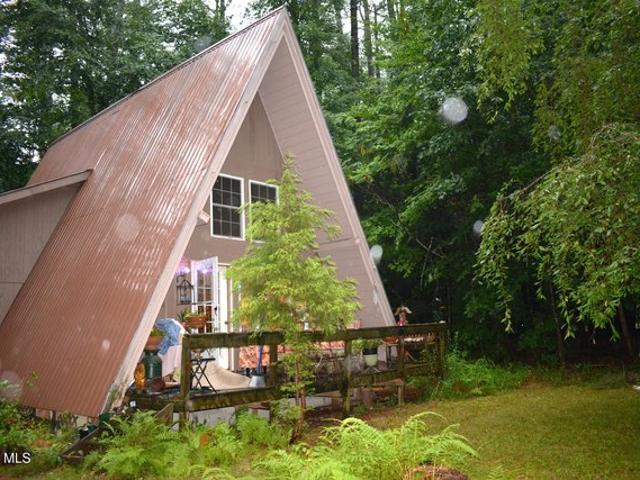 7 Stable Dr, Lake Luzerne, NY 12846