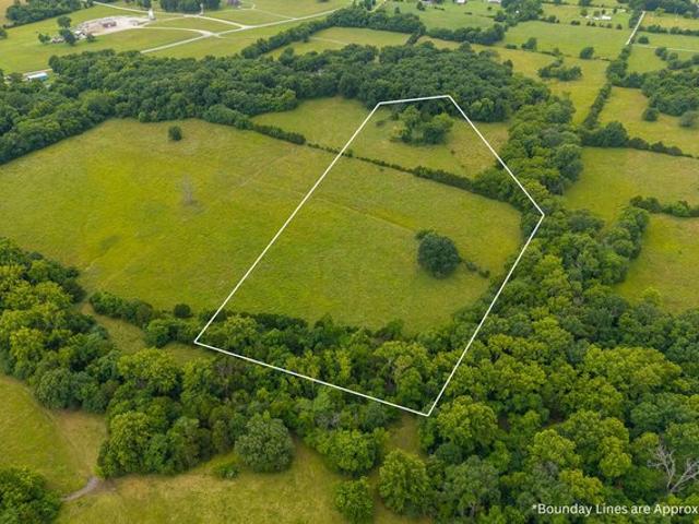 7 State Highway 32, Stockton, MO 65785