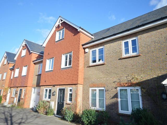 7 Station View, Billingshurst, West Sussex RH14, 3 bed terraced house to rent, £1,800 pcm | PrimeLocation
