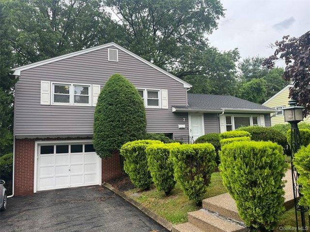 7 Stewart Pl, Spring Valley, NY 10977
