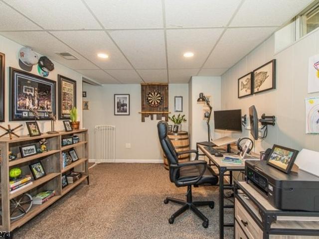 7 Stratford Ln, Newton, NJ 07860