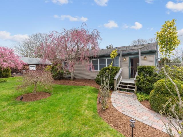 7 Suffolk Rd, Hampton Bays, NY 11946 | MLS #809068 | Compass