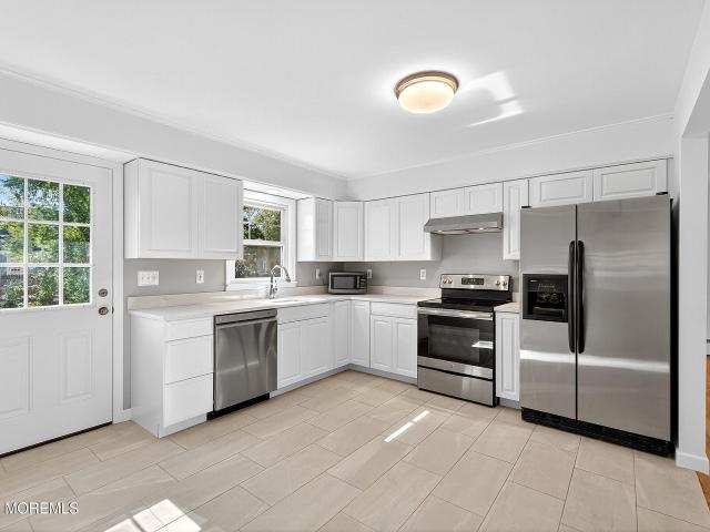 7 Sunset Avenue