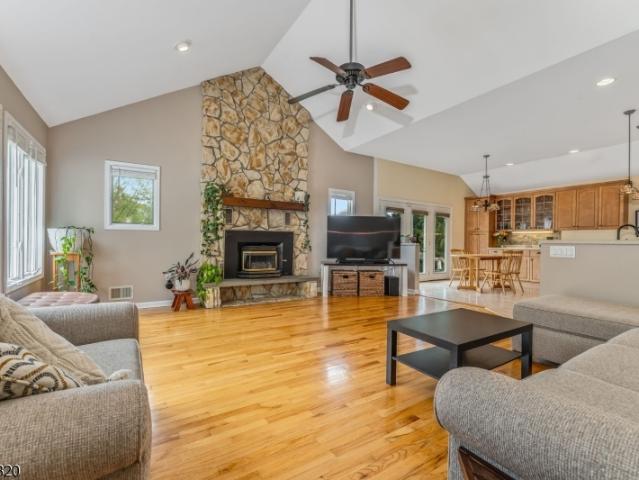 7 Sunshine Dr