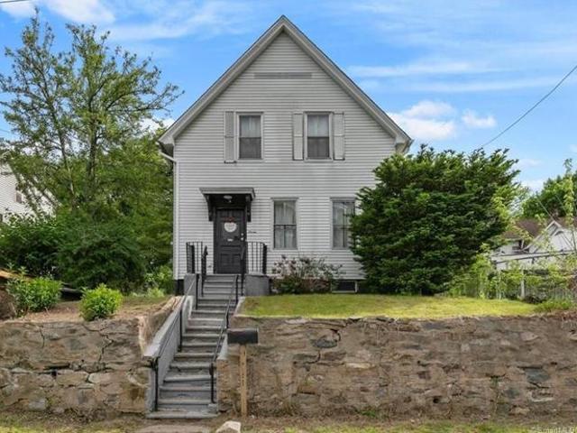 7 Swan Ave, Norwich, CT 06360
