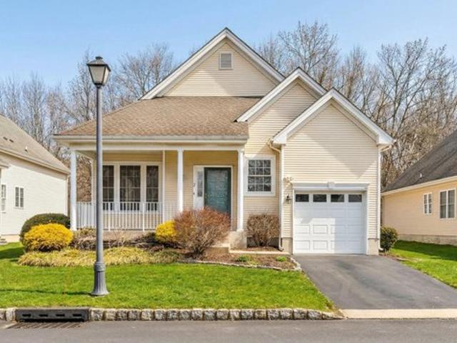 7 Swallow Dr, Hamilton, NJ 08690