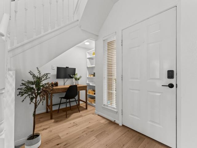 7 S Avonlea Circle