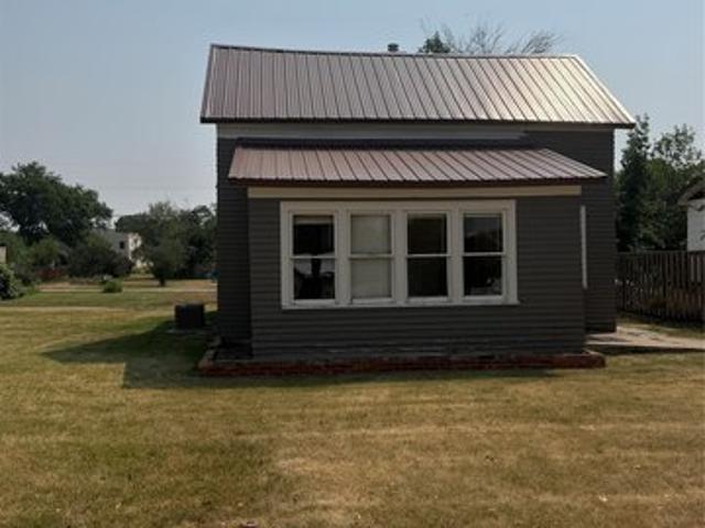 7 S Delaware St, Conrad, MT 59425
