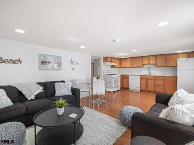 7 S Richards Ave
