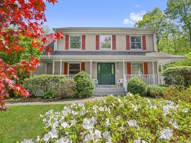 7 Sabrina Dr, Bethany, CT 06524