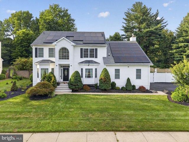 7 Sarah Ct, Monmouth Junction, NJ 08852