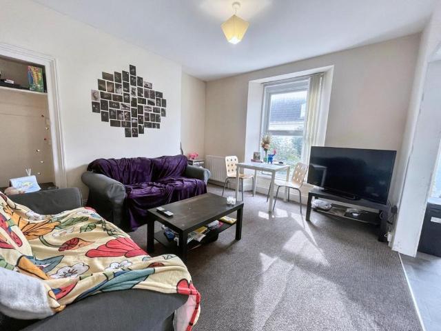 7 Seaton Avenue, Plymouth PL4 2 bed house to rent £1,326 pcm £306 pw