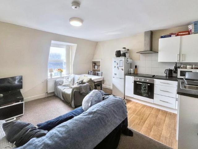 7 Seaton Avenue, Plymouth PL4 2 bed house to rent £1,378 pcm £318 pw