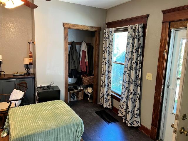 7 Short St