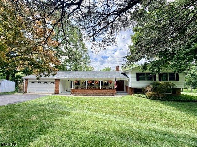 7 Sky View Garden Rd, Clinton Township, NJ 08833