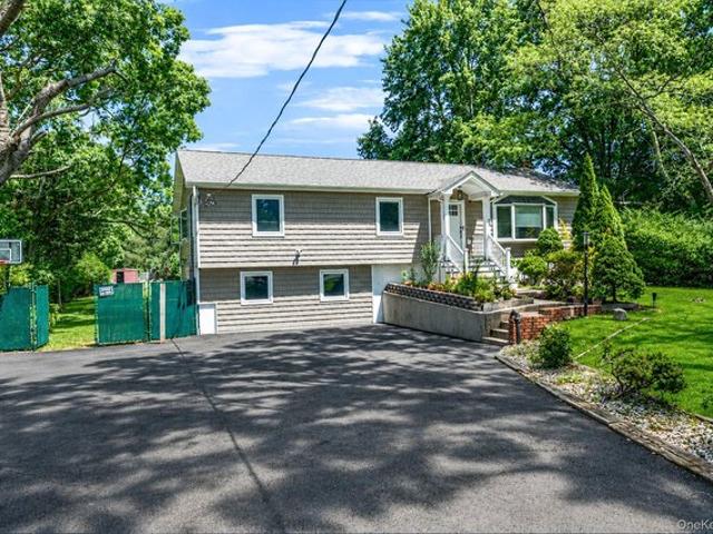 7 Somerset St, Centereach, NY 11720