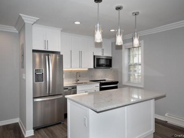 7 Spinning Wheel Rd, Unit 2B, Massapequa, NY 11758 | MLS #988399 | Compass