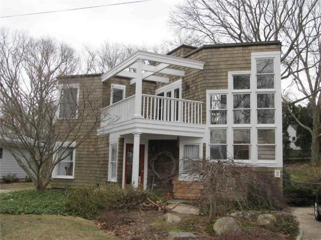 7 Springcove Rd, Narragansett, RI 02882 | MLS #1405 | Compass