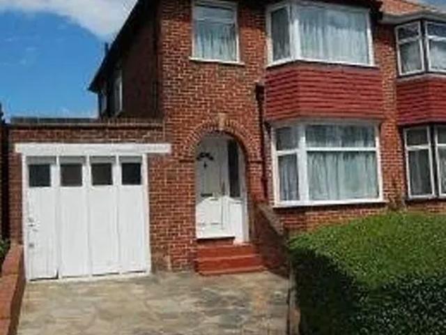 7 Springfield Gardens, London, NW9 0RT, United Kingdom | 3 bed house for rent #168073960 | Rentberry