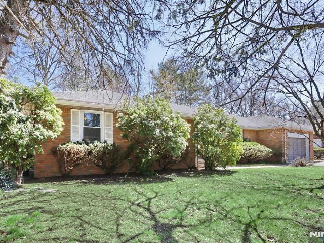 7 Tufts Ct, Paramus, NJ 07652 | MLS #26011 | Compass