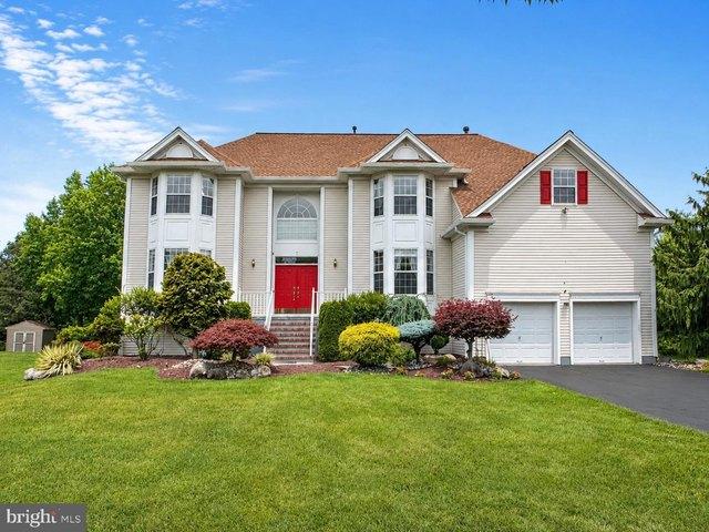 7 Taft Ct, East Windsor, NJ 08520