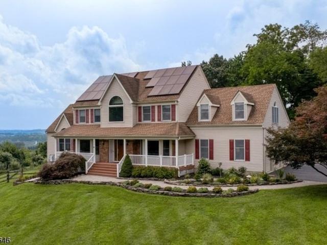 7 Tahoe Ct, Clinton Township, NJ 08809