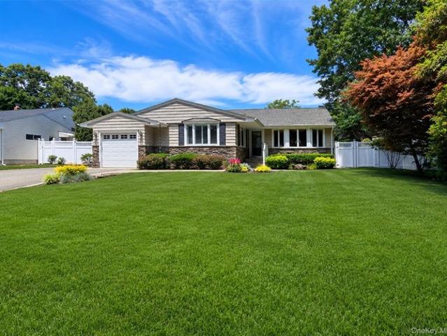 7 Talbot Ln, Smithtown, NY 11787