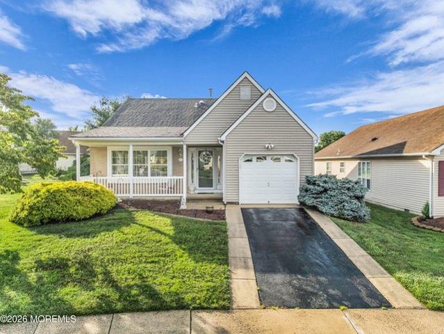 7 Tarworth Ct, Toms River, NJ 08757