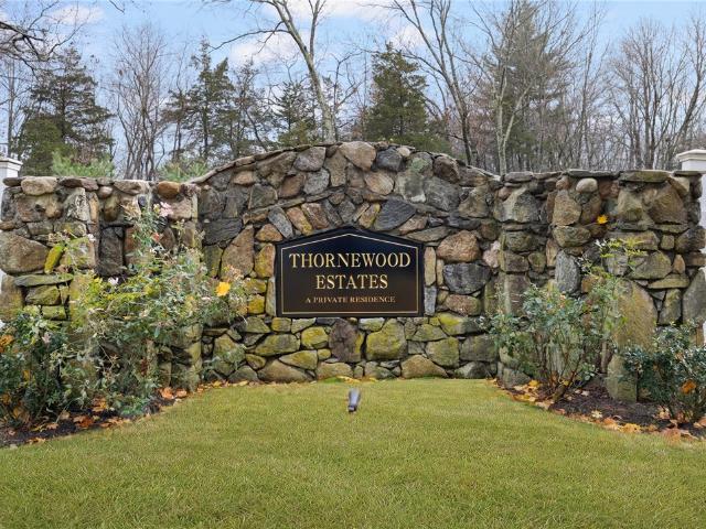 7 Thornwood Dr, Lincoln, RI 02865 | MLS #1405 | Compass