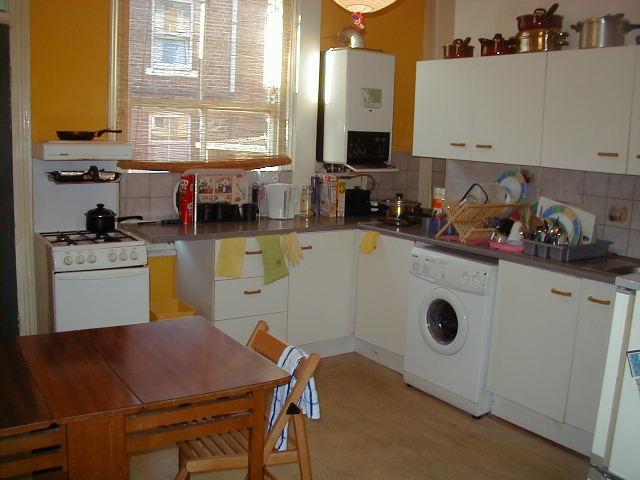 7 Thornville Street Hyde Park Leeds. 3 bed house to rent £1,451 pcm £335 pw