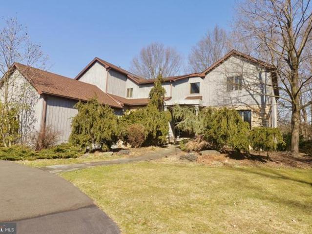 7 Timberbrook Dr, Quakertown, PA 18951