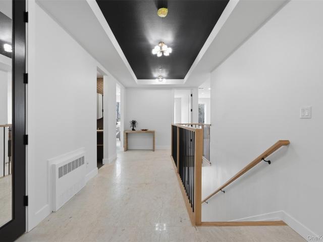 7 Valley Way 220