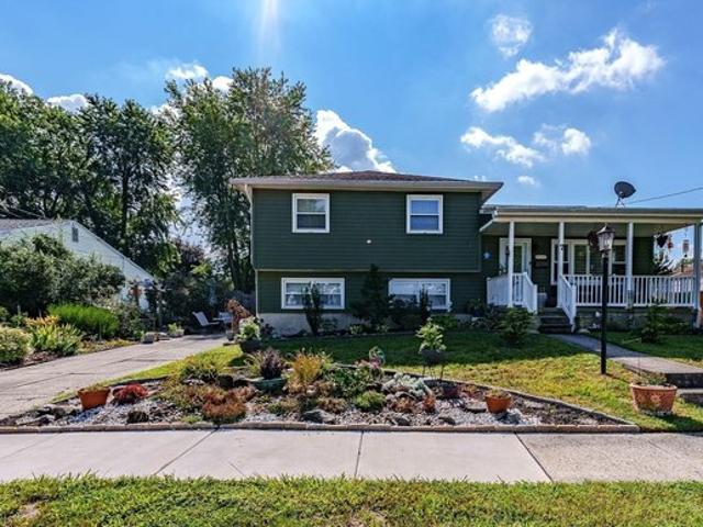7 Vassar Dr, Somers Point, NJ 08244