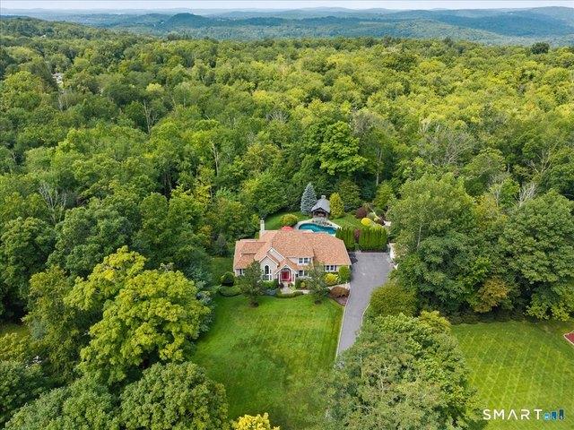7 W Farms Ln, New Fairfield, CT 06812