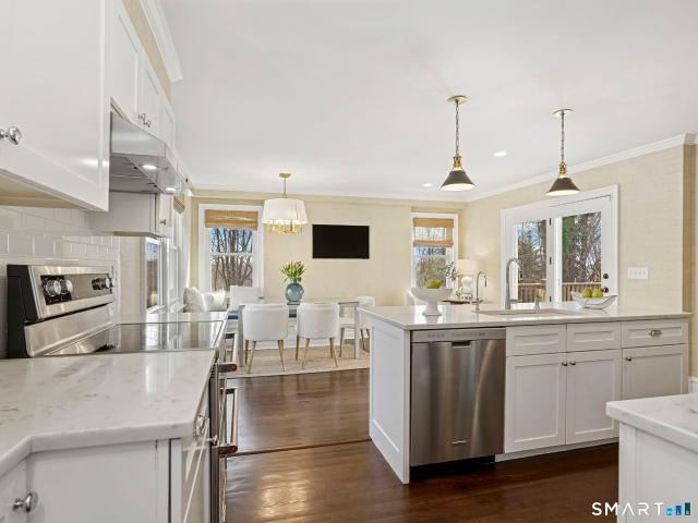 7 Walmsley Rd, Darien, CT 06820 | MLS #24163 | Compass