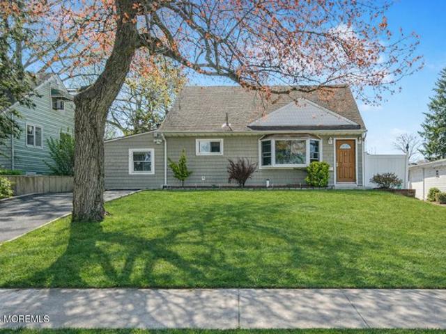 7 Walnut Ln, Parlin, NJ 08859