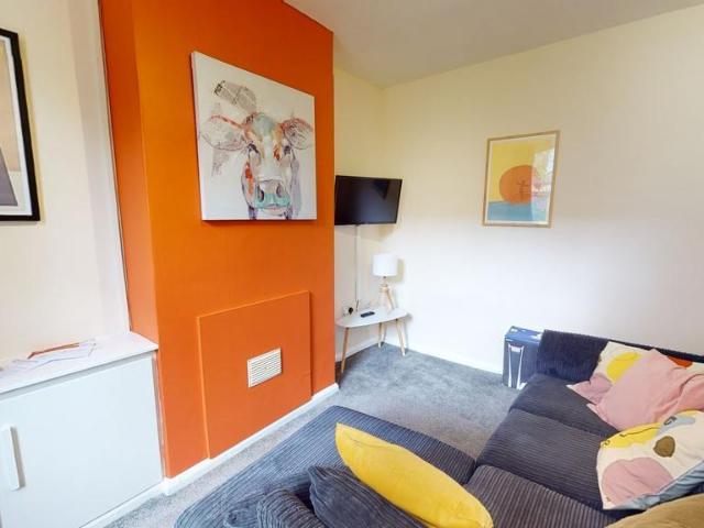 7 Waterloo Promenade, Nottingham, NG7. 4 bed terraced house to rent £1,993 pcm £460 pw