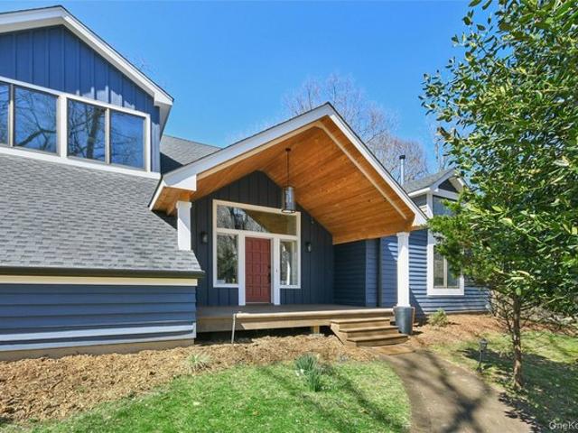 7 Waterview Dr, Port Jefferson, NY 11777