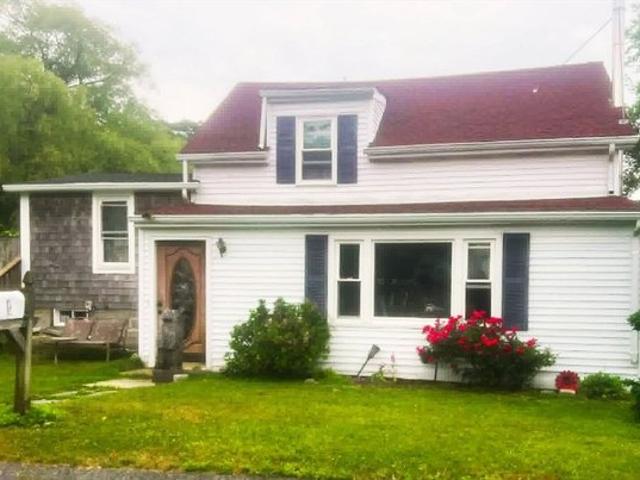 7 Wayne St, Fairhaven, MA 02719