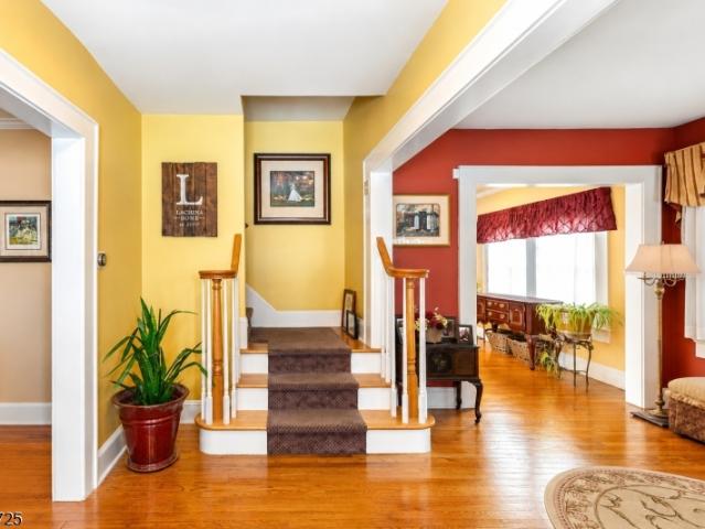 7 Wayland Dr
