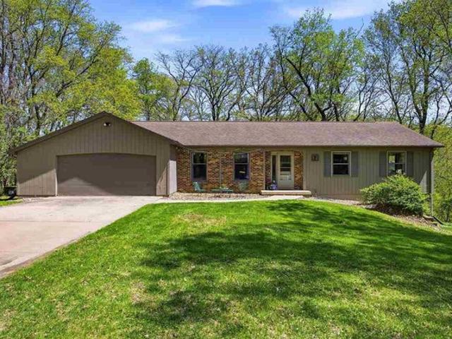 7 Westview Acres NE, Iowa City, IA 52240