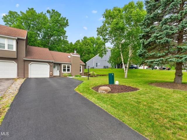 7 Westchester Ct, Clifton Park, NY 12065