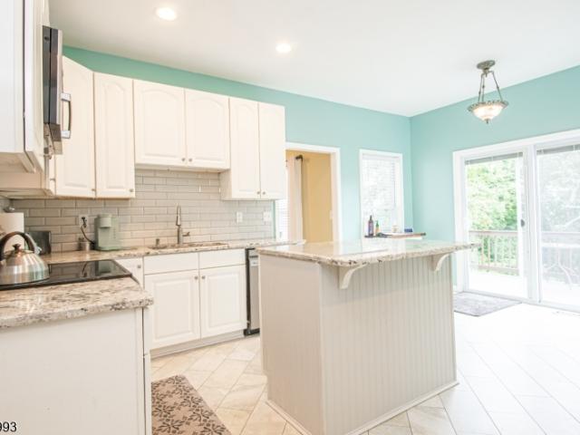 7 White Oak Dr
