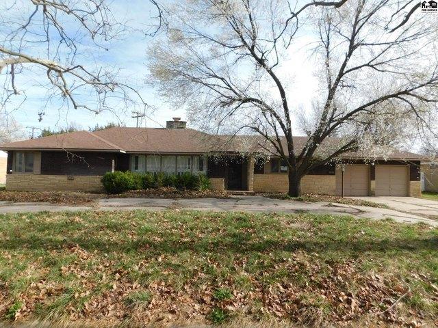7 Whitmore Rd, Hutchinson, KS 67502