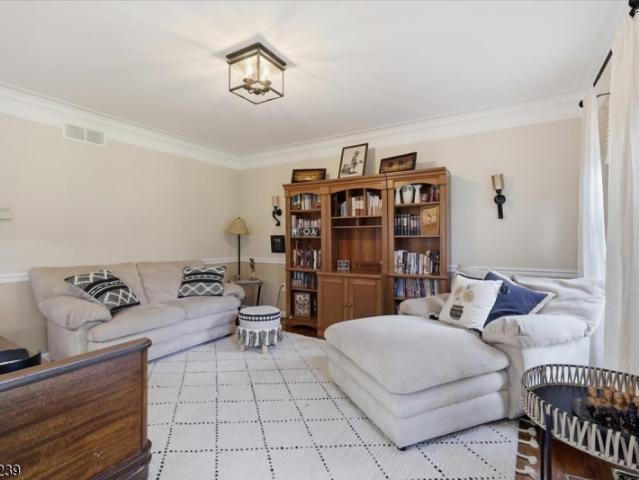 7 Winchester Ave