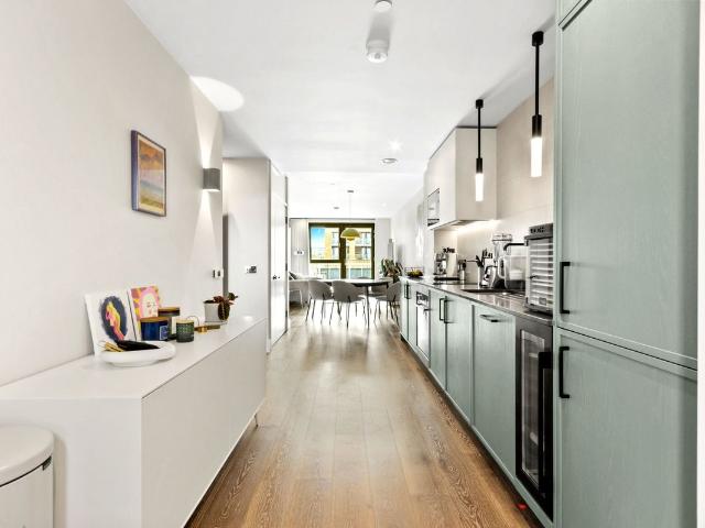 7 Windsor Square, London SE18, 2 bed flat to rent, £2,500 pcm | PrimeLocation