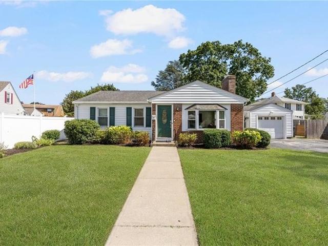 7 Woodbine St, East Providence, RI 02915