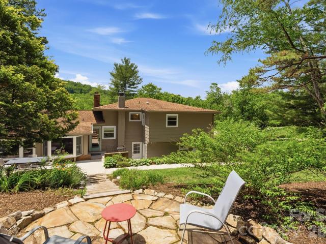 7 Woodbury Road