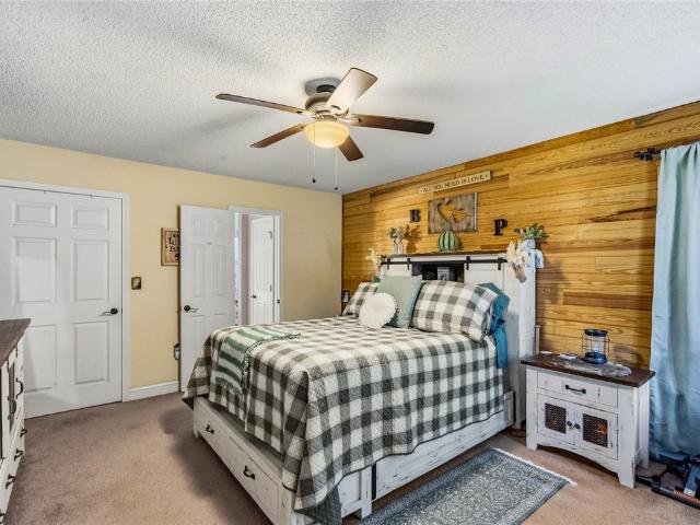 7 Wooded Glenn Court